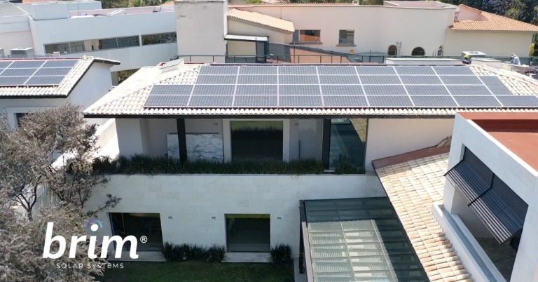 Paneles solares sobre teja: cómo instalar correctamente sin dañar tu ...